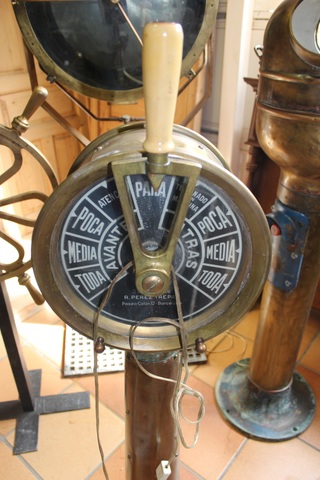 MIL ANUNCIOS.COM - Timón,brújula y palanca de barco antiguo